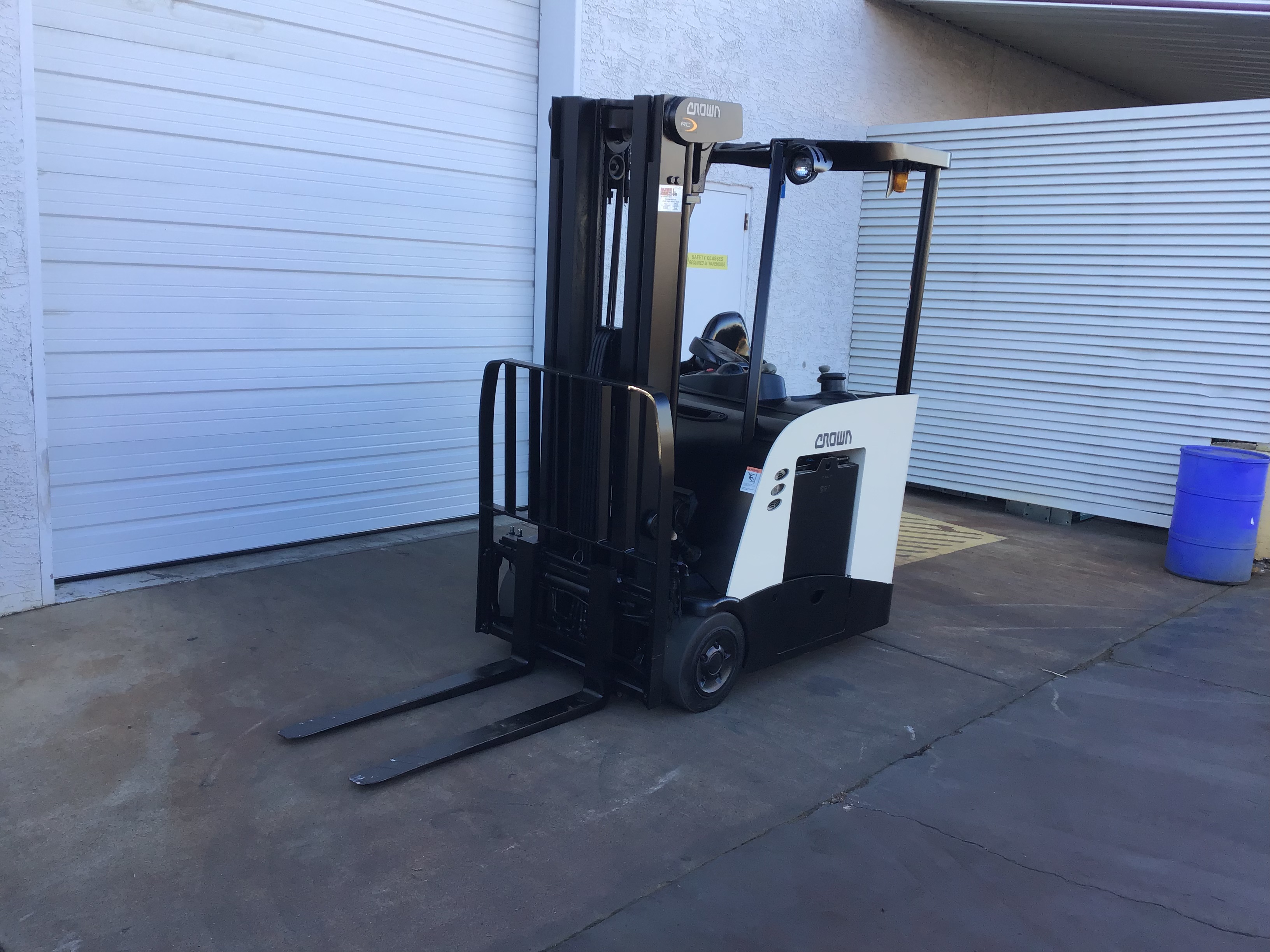 Crown stand up forklift controls - outflor Crown stand up forklift controls - outflor